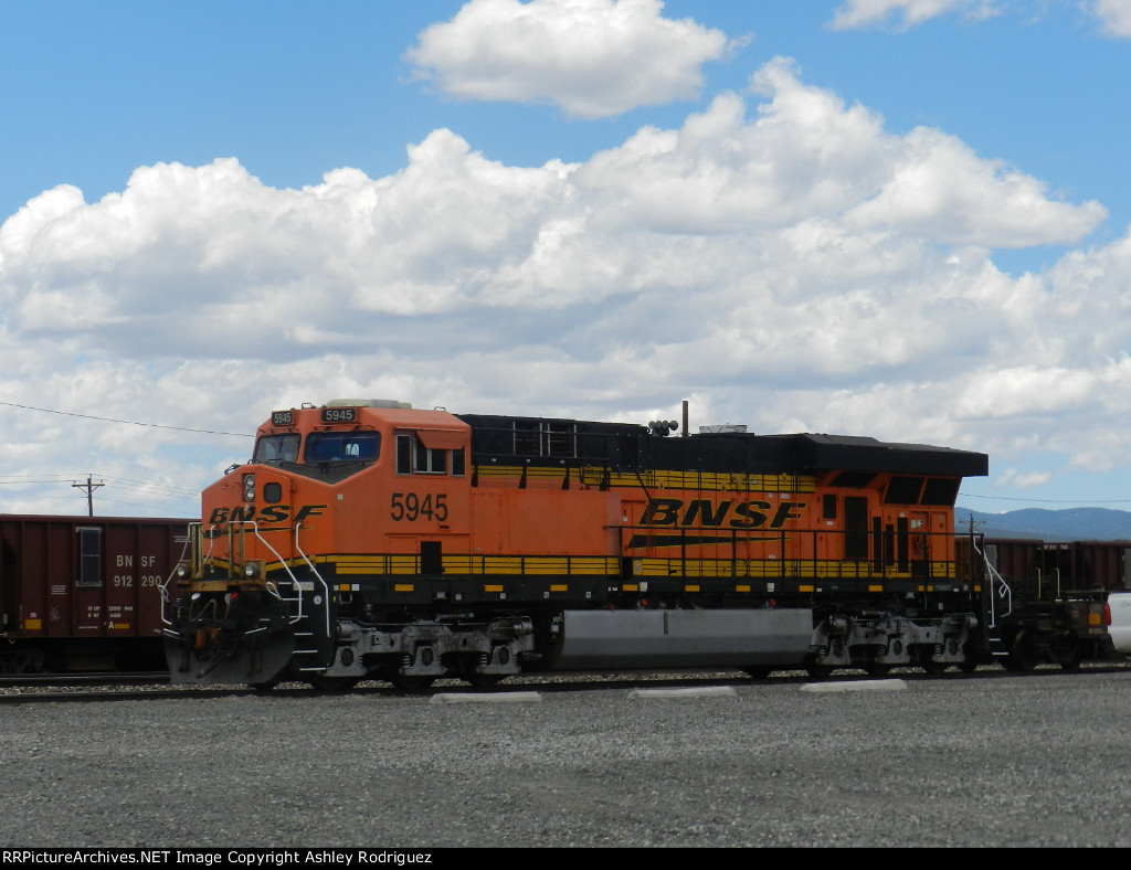 BNSF 5945